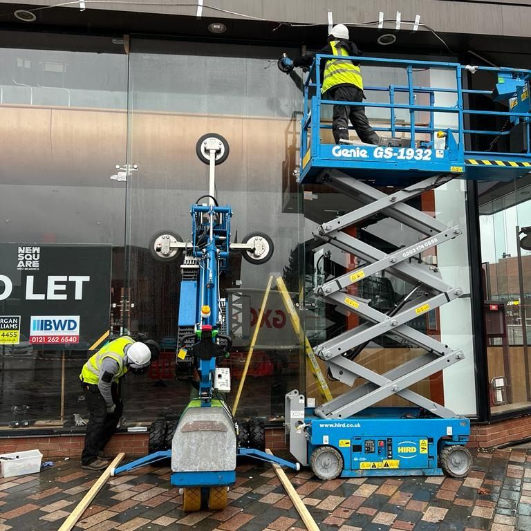 Glazing Robot helps install huge glass panel - Winlet